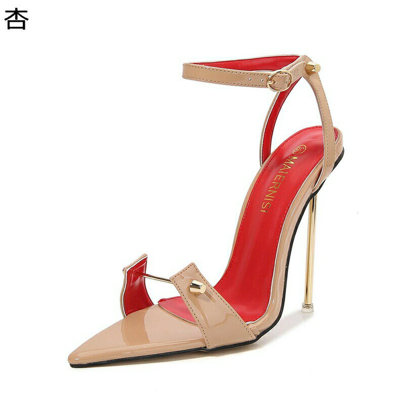 　　　 ◆◇◆人気の秘密◆◇◆ ヒール約12cm ヒール部分のヒカルラインがラグジュアリー感ヒールでトレンドを掴んだ、魅力的溢れる一足独特のカットワークで履きやすさがありつつ、甲に心地よくフィットします。 「美脚に魅せる、ベルト幅」甲と指先...