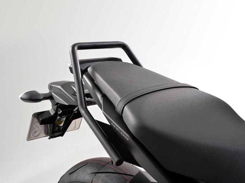 ◆適合車種：YAMAHA MT-09◆スチール製ブラック塗装仕上げ◆パイプ径φ22.2mm※サイドカバー裏側に穴開け加工が必要。タンデム時や取り回し時に便利。純正はシートベルトのみのため、グラブバー装着によりタンデム時の不安を解消。また、車...