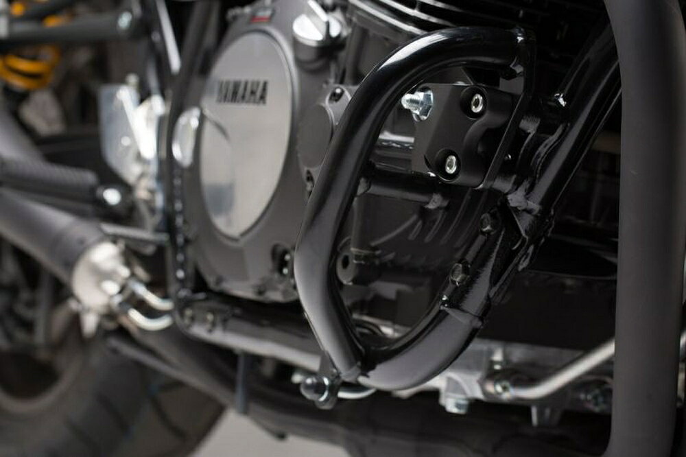 ◆適合車種 YAMAHA XJR1300 '1998 〜 YAMAHA XJR1200 '1995 〜 '1997転倒時に最大限の安全を。 頑丈なパイプが燃料タンクやフェアリング、エンジン等を保護します。各車種に合わせて設計され、オートバイ...