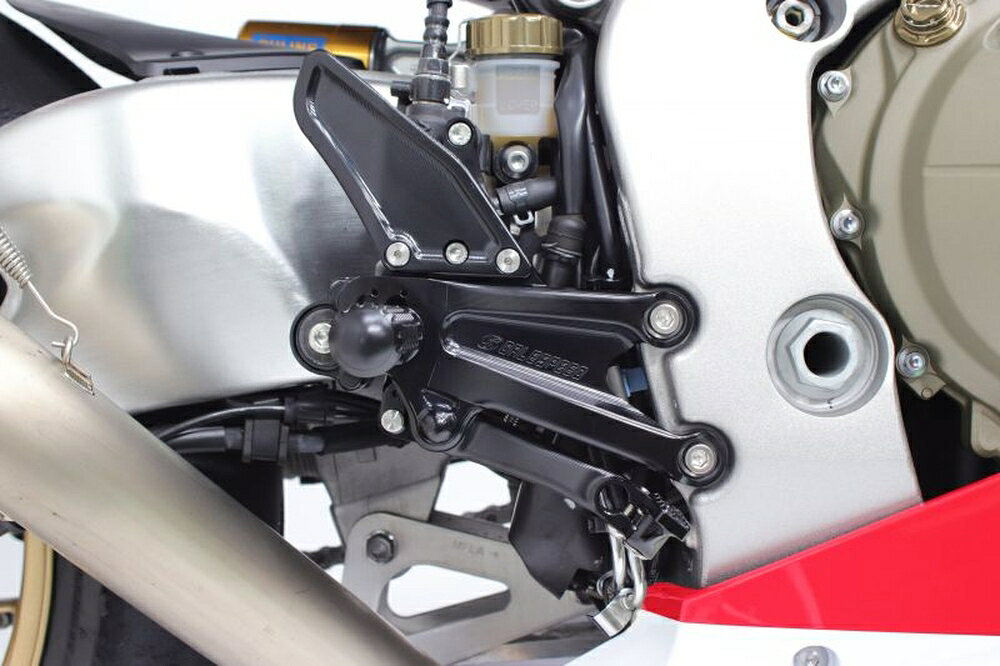 ◆適合車種 HONDA CBR1000RR '2008 〜 '2019 HONDA CBR1000RR(ABS) '2008 〜 '2019▲左側の写真はSPモデル用シフター付です ストレスフリーなペダル操作へ。 レースのために考えられた設...