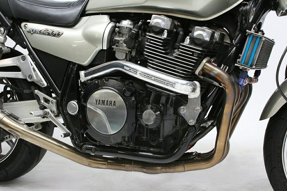 ◆適合車種 YAMAHA XJR1300 '1998 〜 '2015 YAMAHA XJR1200 '1994 〜 '1997▲写真は旧デザインのステッカーです バイクはバランスの乗り物です。例えば、ハイグリップタイヤを装着しただけでも車体...