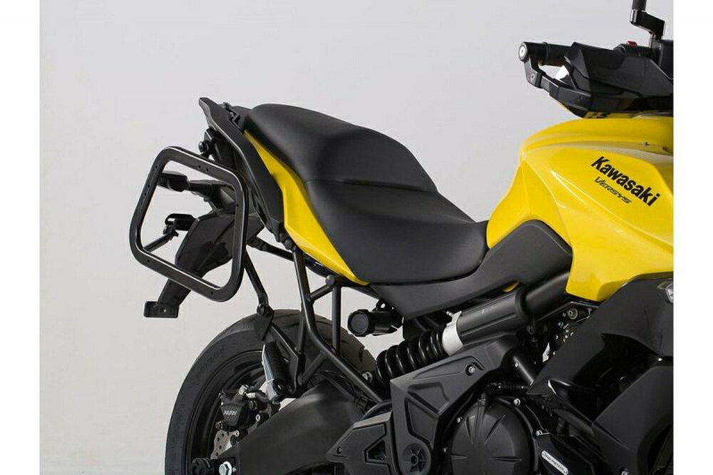 ◆適合車種 KAWASAKI VERSYS650 '2015 〜 '2015 KAWASAKI VERSYS650(ABS) '2015 〜 '2015ハードケースを固定するためのスチール製サイドキャリア。 QUICK-LOCK機構で、ファ...