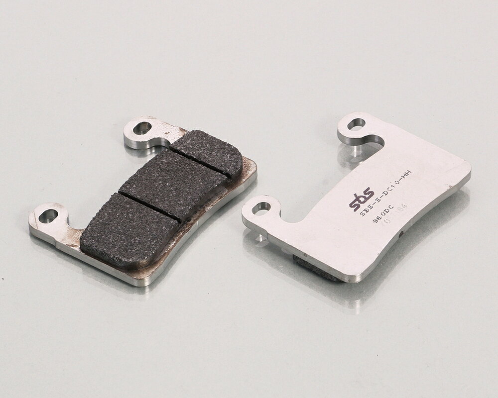 安定した制動力と高い耐久性を誇るSBSブレーキパッド。 ストリートからレースまで用途に合わせた多彩なパッドバリエーションを設定。 　E/HF：セラミック材　HS/LS/MS/SI/RSI/RST：シンターメタル材 　CT/RQ：カーボン材 ...
