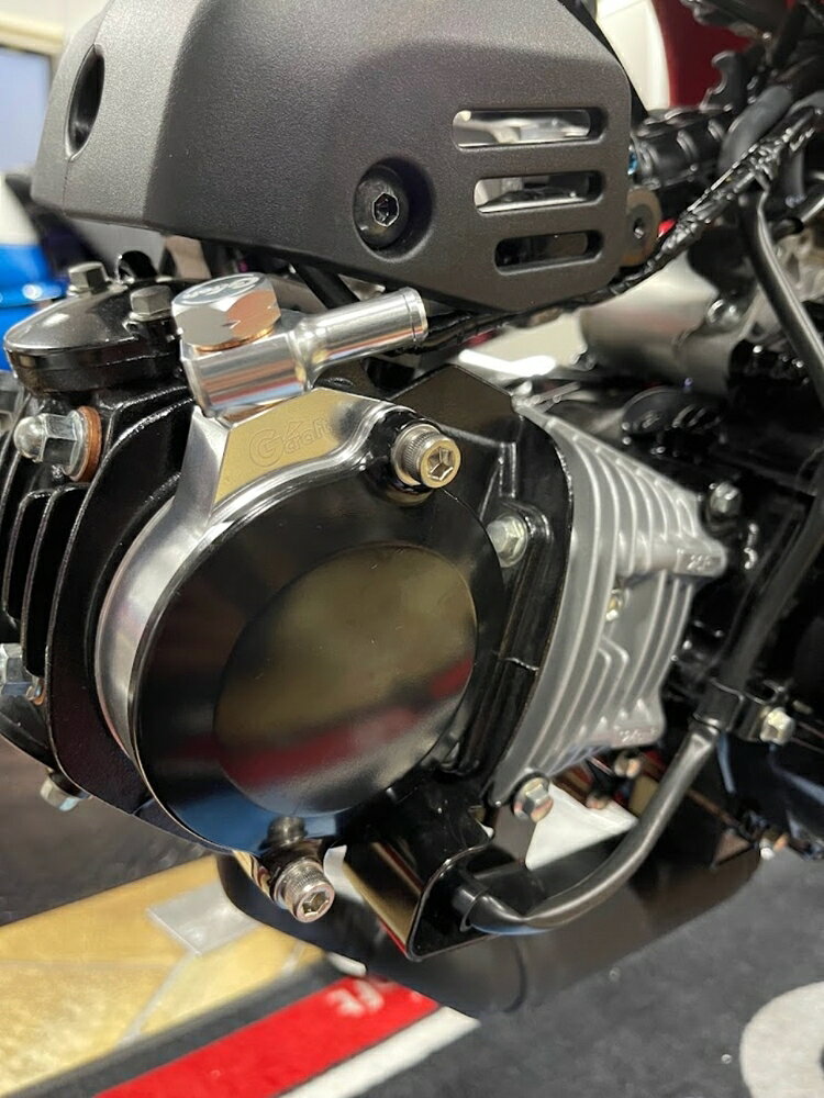 メーカー品番: 33070 JANコード: 4522285330703 Gクラフト カムカバーブリーザー ブリーザーホースが装着できるビレットカムカバー※社外ヘッドとの装着は未確認※32813 DAX125用ダウンチューブとの同時装着不可※...