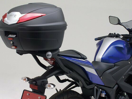 適応車種にGIVIモノロックトップケースを装着するために必要なフィッティングキット。モノロックベース付属。 ◆適合機種：ヤマハ YZF-R25/ABS（'15）、YZF-R3 ABS（'15/4〜）、MT-25（'15/10〜）、MT-03...