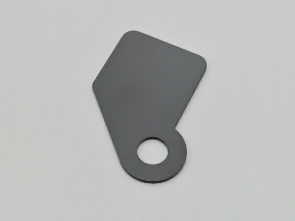 フロントカメラを取り付ける際に便利なステー。ミラー取付部に装着可能。 ●スチール製ツヤ消し黒塗装仕上げ ●板厚1.6mm