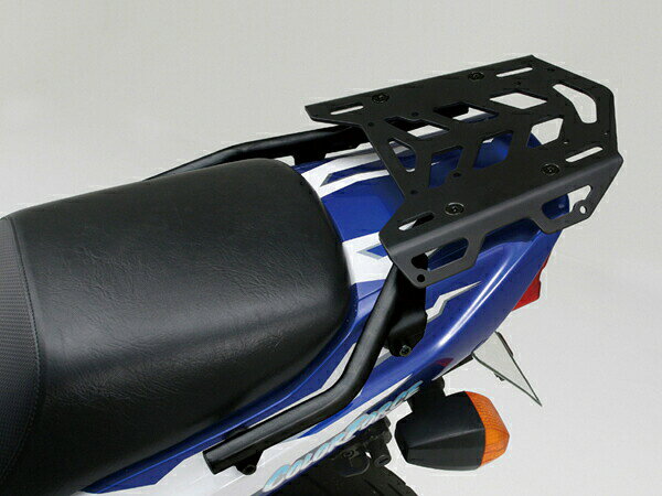 デザインされたアルミトッププレートと車種専用取付フィッティングで荷物を積載していない状態でも違和感のない車体フォルムを実現しています。 ◆適合車種：カワサキ ZRX1100/S、ZRX1200R/S (〜'08) ◆アルミトッププレートは、...