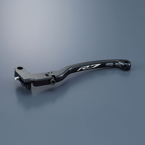 精度の高い切削加工を施し、細かな位置調整機能を備えたアルマイト仕上げのレバー。 フォールディング（可倒式）機能を備え万一のアクシデント時は先端が倒れることで衝撃を吸収し、ホルダー周りの損傷を軽減します。 R7ロゴ刻印入り ◆適合車種：YAM...