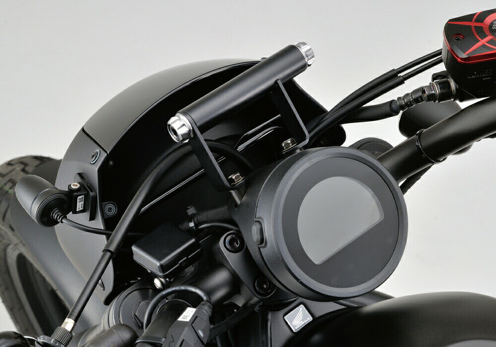 ◆適合車種 REBEL250 REBEL500 専用設計だからスマート装着 スマートフォンやUSB電源など電子機器の取り付けに便利なREBEL専用マルチバーホルダー。 スマートフォンをメーター上部に設置できるので視線の移動が少なく便利。 別...
