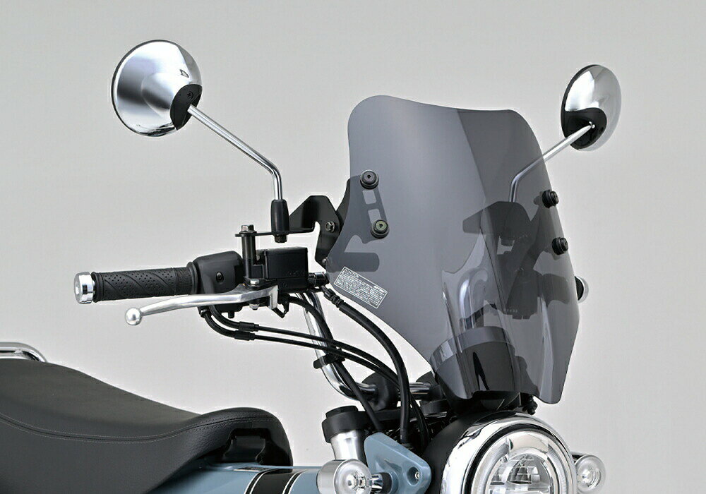 ◆適合車種 DAX125（ST125）（'23） スタイリッシュデザインのウインドシールドで雨・風での疲労を軽減！ ●スクリーン：ポリカーボネート製（ハードコート仕上げ） ●角度調整機構付き（約10度） ●メインブラケット：スチール製電着塗...