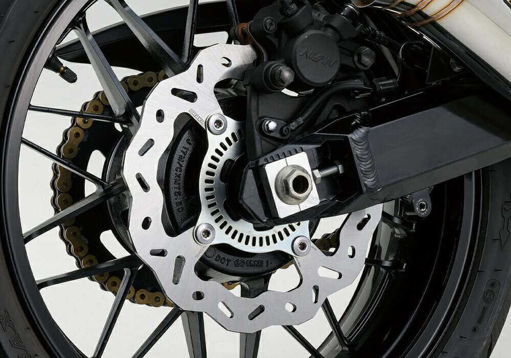 ◆適合車種 Z900RS（'18〜'22） ストリートバイク向けに軽量化設計、 ハイパワー＆ハイスピードを安全に素早くコントロールするWKシリーズ ※本品はストリート用です。サーキット走行では使用しないでください。 ※純正ディスクローター同...
