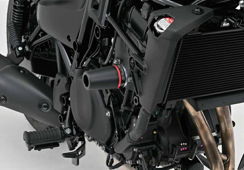 ◆適合車種 ELIMINATOR（'24）〈8BL-EL400A〉 ELIMINATOR SE（'24）〈8BL-EL400A〉 転倒時のダメージを軽減 樹脂製パッドとアルミベースの一体構造により十分な強度を確保。転倒時の衝撃を受け流し、ク...