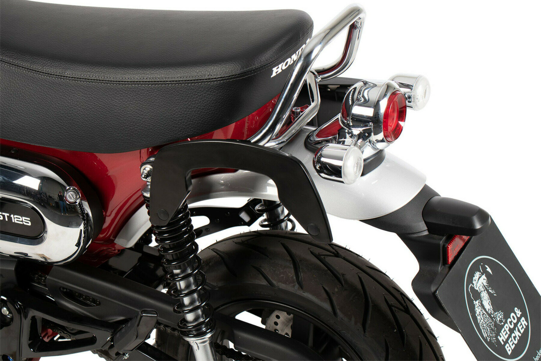 左側のみ。 車両中央からキャリア端部まで190mm。 取付には多少の加工が必要な場合がございます。 ◆適合車種：HONDA DAX125('22-'23) ◆素材： スチール／アルミニウム ◆色： ブラック