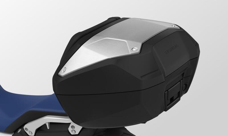 ◆適合車種 XL750 TRANSALP（RD16-1000001〜） アルミ製パネルにより、質感の向上とタフなイメージを演出。 材質：アルミニウム製、ヘアライン仕上げ。※保証をお受けされる際のご注意 Honda様ご指定の二輪販売店、ディー...