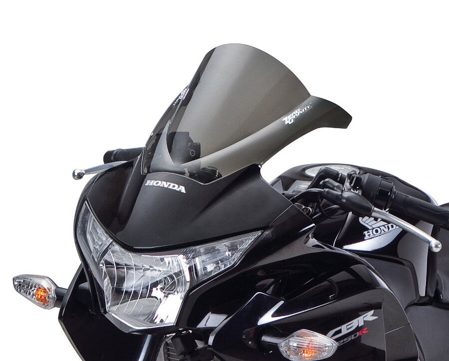 ◆適合車種 CBR250R(11-13) 二段形状で、ライダーが伏せた際に防風効果を発揮。 また整流効果にも優れる、スポーツ、レース走行向け。