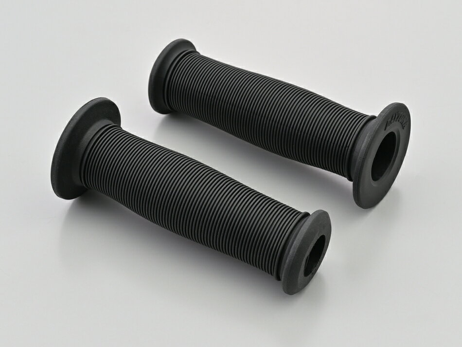 多重線のみでデザインされたビンテージカスタムマッチする樽型グリップ。 握った際にほどよくつぶれ、横滑りしにくい。 ・カラー：ブラック ・長さ：121mm ・Φ22.2ハンドル用 ・エンド貫通