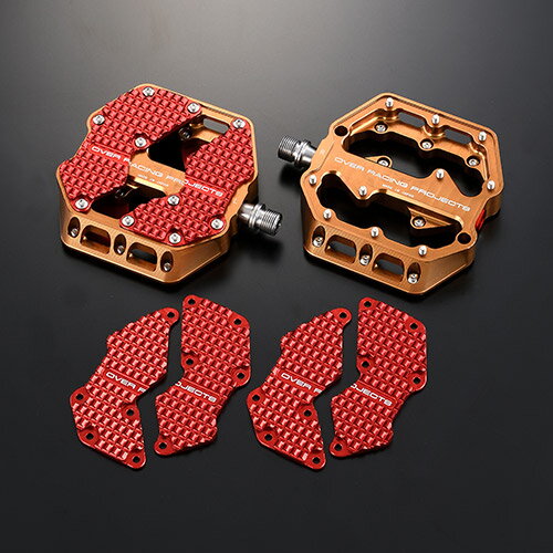 OVER Racingが培ってきた加工技術をベースに、マシンニングセンターで加工。シンプルなデザイン設計とすることで、剛性や機能性を追求し走りやすさを求めました。 ノンスリッププレートはモーターサイクルに使用するステップから着想を得た、V溝...