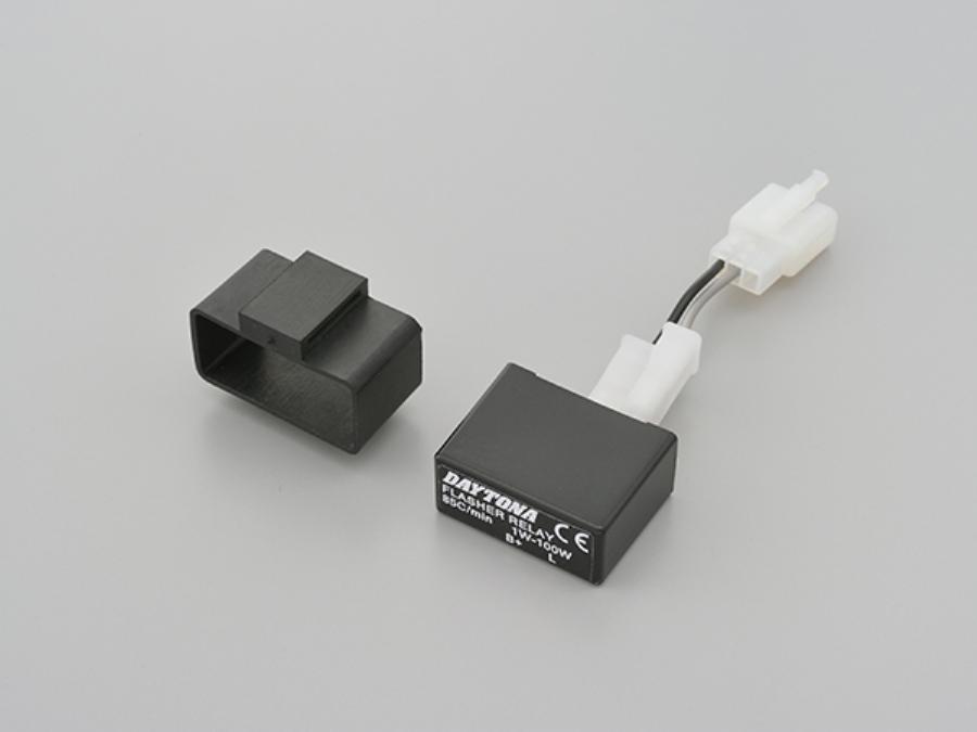 LEDから純正などの発熱電球まで幅広く対応するウインカーリレー。 1W〜100Wまで使用可能。 純正2極タイプのウインカーリレーと交換可能です。 CE規格取得済。 付属のラバーブラケットは、縦横どちらでも装着可能。 3極コネクターへの変換ハ...