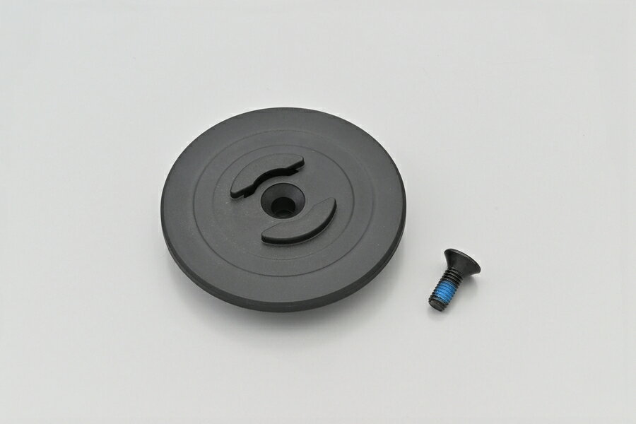 SPC+を更に使いやすくするMag-alignアダプター。 中心のマウントの外側にマグネットリングを搭載。 装着時にマグネットの磁力でフォンケースがマウントへ誘導されるのでカンタンに固定位置が分かります。 ・カラー：ブラック※ヘッドを交換後...