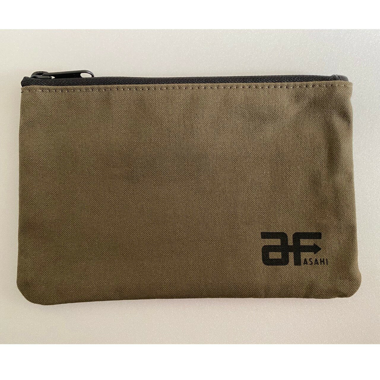 No.99タレ生地を使用しています サイズ：高さ135×幅205×厚さ15mm 材質：帆布生地 カラー：カーキ