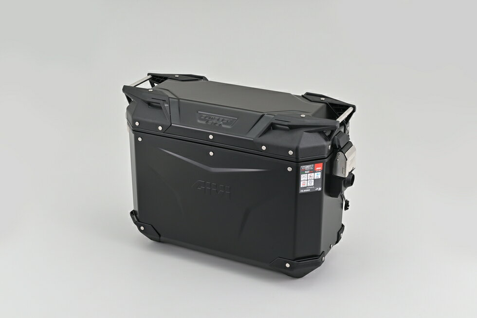 パイプ径Φ18mmのフィッティングに、4点支持でケースを装着することで、オフロード特有の過酷な振動やストレスに対応する「MONOKEY CAMシステム」対応。 車体から取り外すことなくサイドケースを斜めに固定できるので、トップケースが大きく...