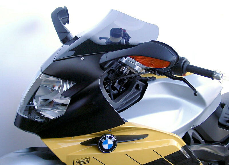 カタログ品番: MS710C メーカー品番: 4025066099115 JANコード: 4547567180586 (寸法:純正長 +20mm) 「スクリーン スポイラー」は、スクリーンエンドが小さく跳ねあがったスクリーンです。コンパクト...