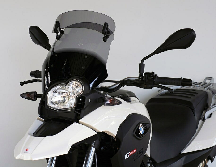 カタログ品番: MVT753 メーカー品番: 4025066131839 JANコード: 4548916071005 「スクリーン ヴァリオ ツーリング」は、スクリーンエンドに独自の可変フラップを持つスクリーンです。フラップは6段階に調節が...