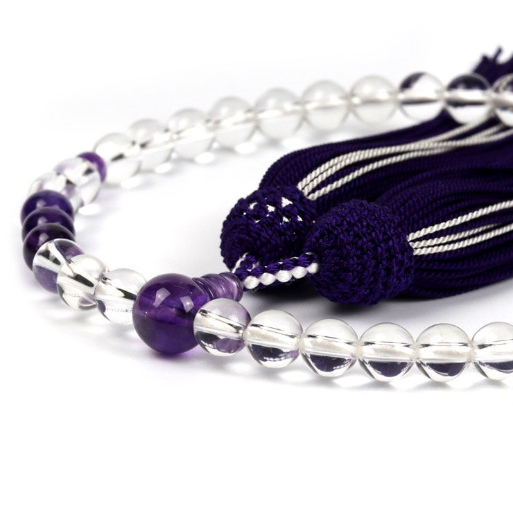 Rock Crystal【彩や】 京念珠 本水晶・紫水晶（アメジスト） デザイン念珠（女性用）こちらは本水晶を主玉のベースとしてアメジストを非対称に配置し、デザイン性をもたせた数珠となっております。紫は古来より「神聖」や「高貴」の象徴とされ...