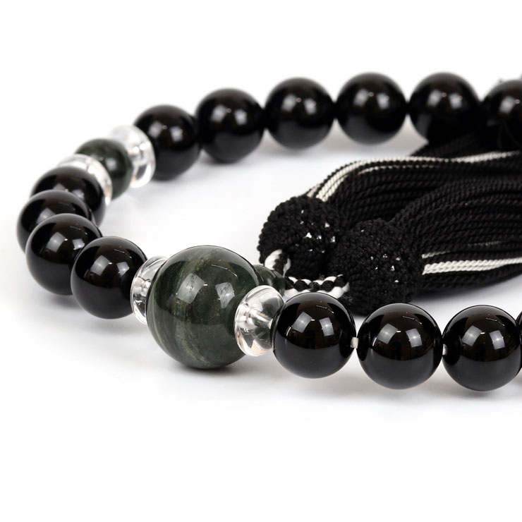 Black Onyx【彩や】 京念珠 ブラックオニキス デザイン念珠（男性用） 親玉緑紋石こちらは主玉をブラックオニキスとし、天玉・親玉（緑紋石）をそろばん型の水晶で挟んだ、デザイン性をもたせた数珠となっておりますつややかな漆黒の輝きが美し...