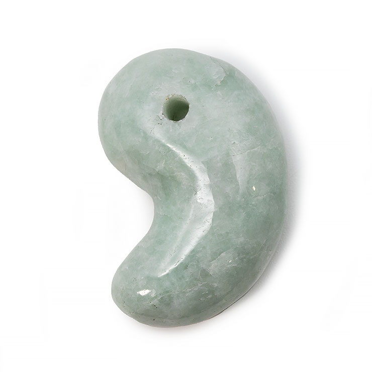Itoigawa Jade【一点もの】勾玉 糸魚川翡翠 30mm 糸魚川翡翠の一点もの勾玉です。写真の現物をお届けします。ふっくら厚みのあるフォルムで、たしかな存在感を。手磨き独特の微妙な凹凸が、手で触れる楽しみも与えてくれる一点です。艶や...