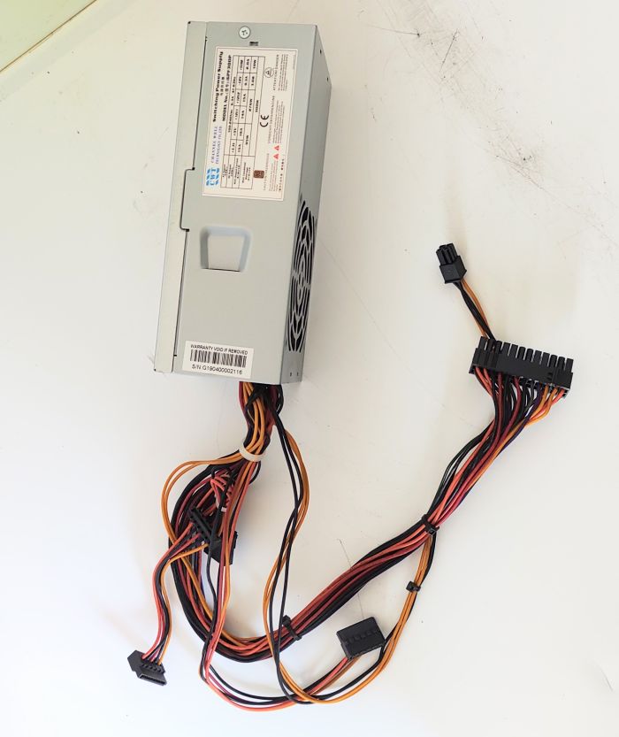 ★中古品、動作確認済み ★一週間保証付き ※表面拭き上げおよびエアブローでの清掃済みですが、中古品につき使用に支障のない範囲の傷、汚れ等はご容赦ください。 ※付属品無し（電源ケーブルは別売りです） ※写真はサンプルです。製造時期や供給先によ...