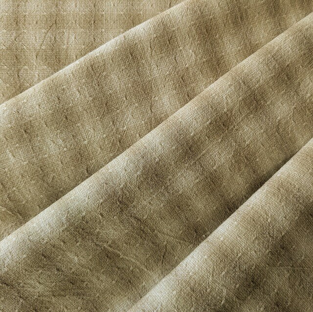 サイズ 幅112センチ 素材／材質 綿100％ 特徴 ●新潟産地特有の織と仕上げにより絶妙な風合いをかもしだしています。 ●オンブレチェックにドットのドビーを入れることにより、可愛らしさと重厚感を表現しています。 ご注文 ●表示価格は10セ...