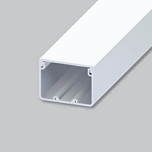 エムケーダクト 8号150型 ホワイト ●硬質塩化ビニル製ですから、衝撃に強く、切断などの加工が簡単です。●カバーとベースは、着脱が簡単なはめ込み式で取付けが簡単な上、保守点検が楽に行えます。●豊富な付属品をラインナップ。あらゆる施工場所に...