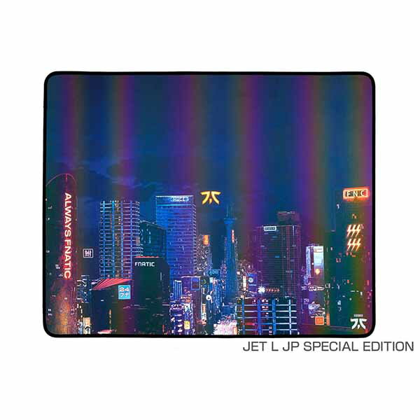 摩擦を感じさせない最高の滑りと美しいホログラフィック加工のゲーミングマウスパッド [特徴] ・摩擦を感じさせない最高の滑りを実現 ・見る角度で色が変わるホログラフィック加工 ・ほつれを防止するマイクロニットステッチ ・安定性を高める3mm厚...