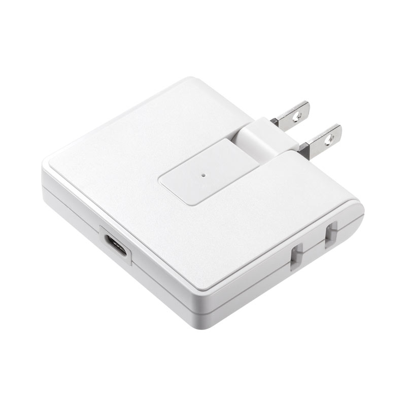 Type-C充電機能付き（最大出力2.4A）で最新のモバイル機器も充電できます。 Type-Cポートには、自動識別ICの機能が付いており、スマホやiPhoneなどの機器を自動的に検知して、その機器に最適な電流で充電することができます。 出力...