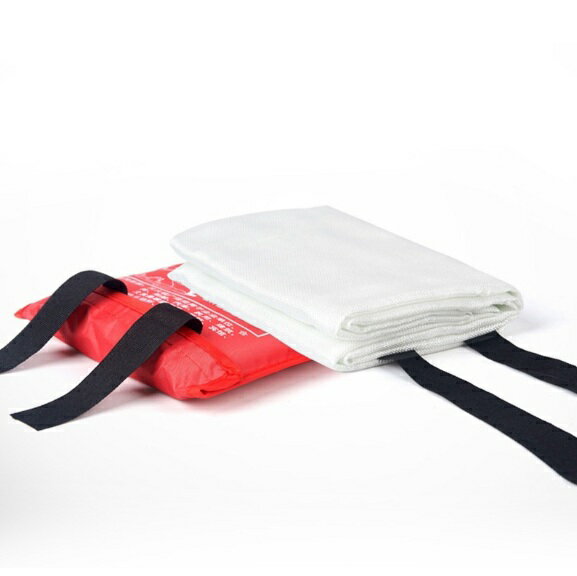 一気に全てを失う可能性がある火事。 迅速且つ適切に対処すれば、被害を最小限に食い止めることができます!!! 従来より大判サイズの200cmタイプなのでより幅広い範囲の初期消火に ガラス繊維素材でできたファイヤークロスは耐火性が高く、 小さな...