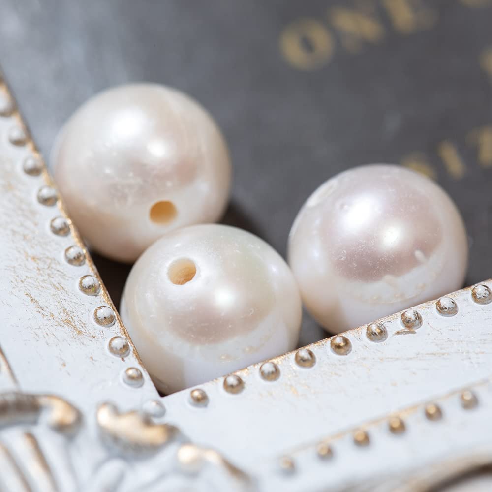 希少な淡水パール（フレッシュウォーターパール／真珠）は、 わずか1mm角の異物を入れ、それに真珠層を成育させるため、そのすべてが真珠層で形成されています。 【月のしずく】【人魚の涙】とも呼ばれ、 母貝に守られ少しずつ成長していく真珠は、 強...