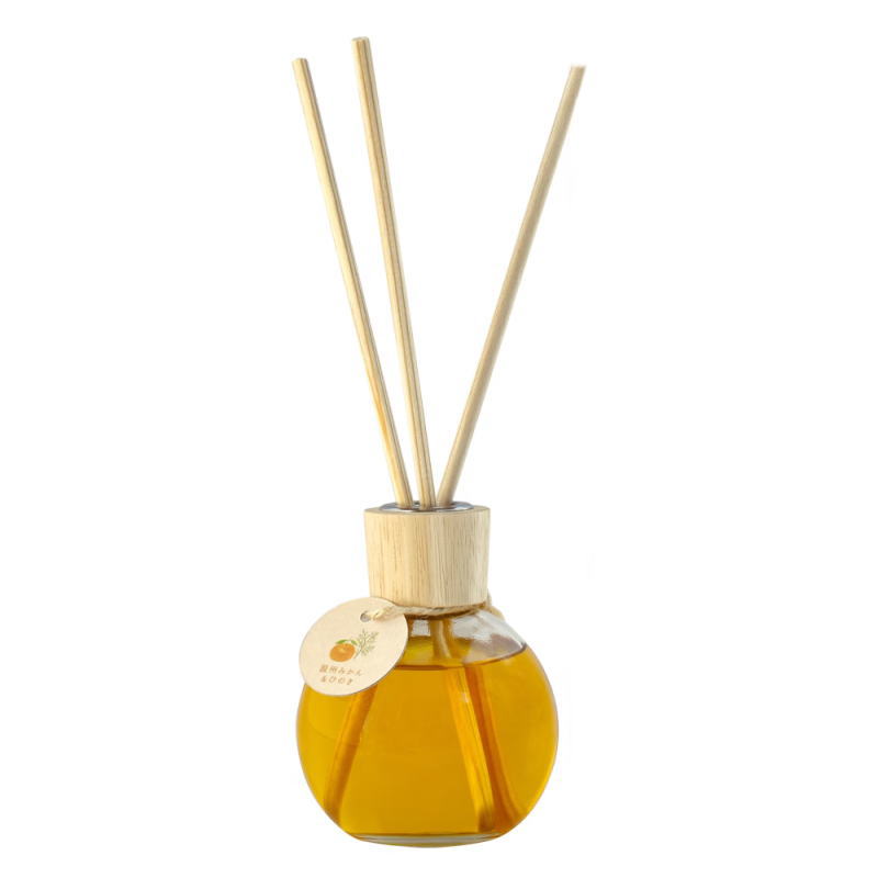【harome】アロマリードディフューザー＜温州みかん＆ひのき＞ 温かみのあるシトラスの香り。穏やかな和空間に。 天然精油のアロマリードディフューザー。 天然精油を使いナチュラルな香りがこだわりです。太めの杉スティックを使用し、しっかりと香...