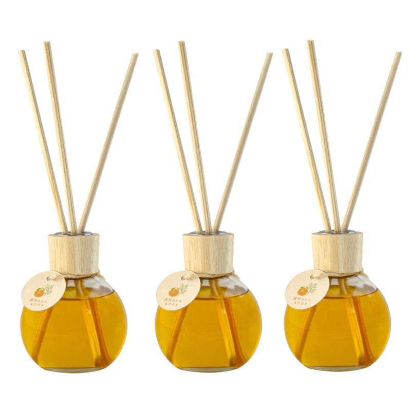 【harome】アロマリードディフューザー＜温州みかん＆ひのき＞ 温かみのあるシトラスの香り。穏やかな和空間に。 天然精油のアロマリードディフューザー。 天然精油を使いナチュラルな香りがこだわりです。太めの杉スティックを使用し、しっかりと香...