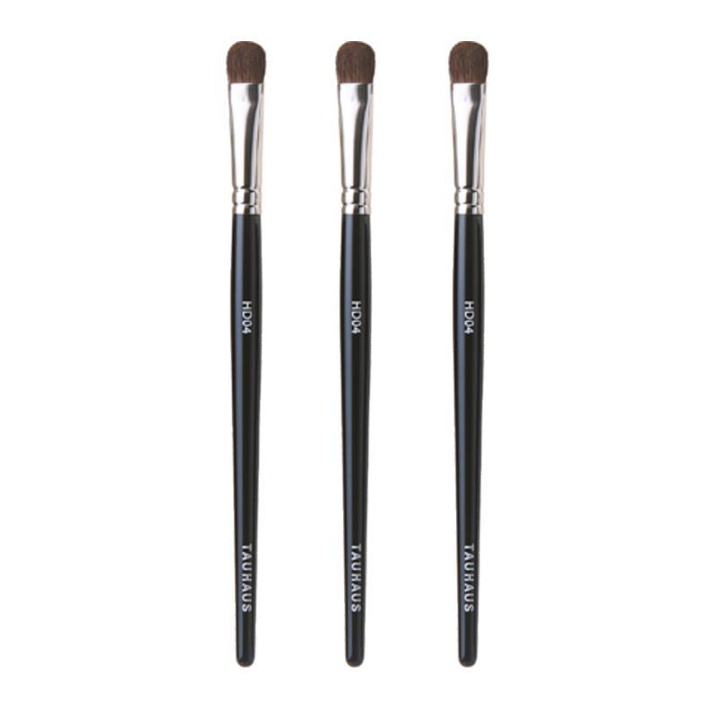 目の際から上に向かってブラシをすべらせると簡単にグラデーションを実現。 毛：馬 毛丈：11.5mm 全長：166.5mm目の際から上に向かってブラシをすべらせると簡単にグラデーションを実現。 毛：馬 毛丈：11.5mm 全長：166.5mm