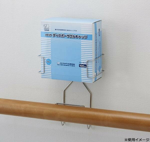 壁等に設置できない場所でも、下側を手すりに差し込むことで、傷つけずに設置できます。ハクゾウの「プラスチックグローブ」「プラスチックエプロン」「プラスチックガウン」「ディスポーザブルキャップ」「シールド付フェイスマスクA」をセットすることがで...