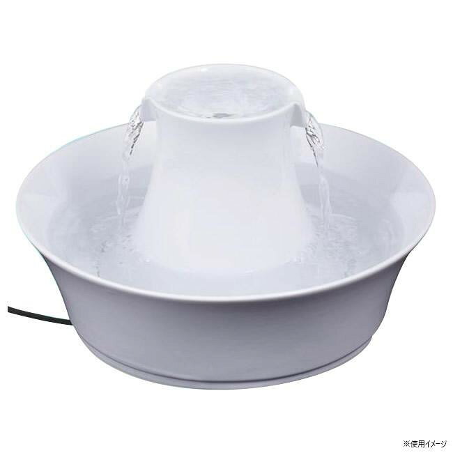 ペットにいつでも新鮮でろ過されたおいしい水を供給する、活性炭フィルター付きのペット用自動給水器です。高齢のペットのために、水飲み用ディッシュを高めに設定。複数の出口から流れ落ちる水により、複数のペットに対応することも可能。低電圧(12V)シ...