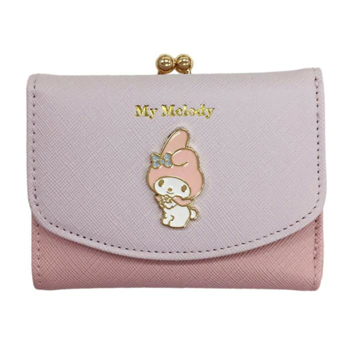 バイカラーとエポメタルが可愛い♪使いやすいミニ財布です。※撮影状況やお使いのモニター環境等により、実際の色味と異なって見える場合がございます。サイズW105mm×H80mm×D33mm個装サイズ：8×11×4cm重量個装重量：140g素材・...