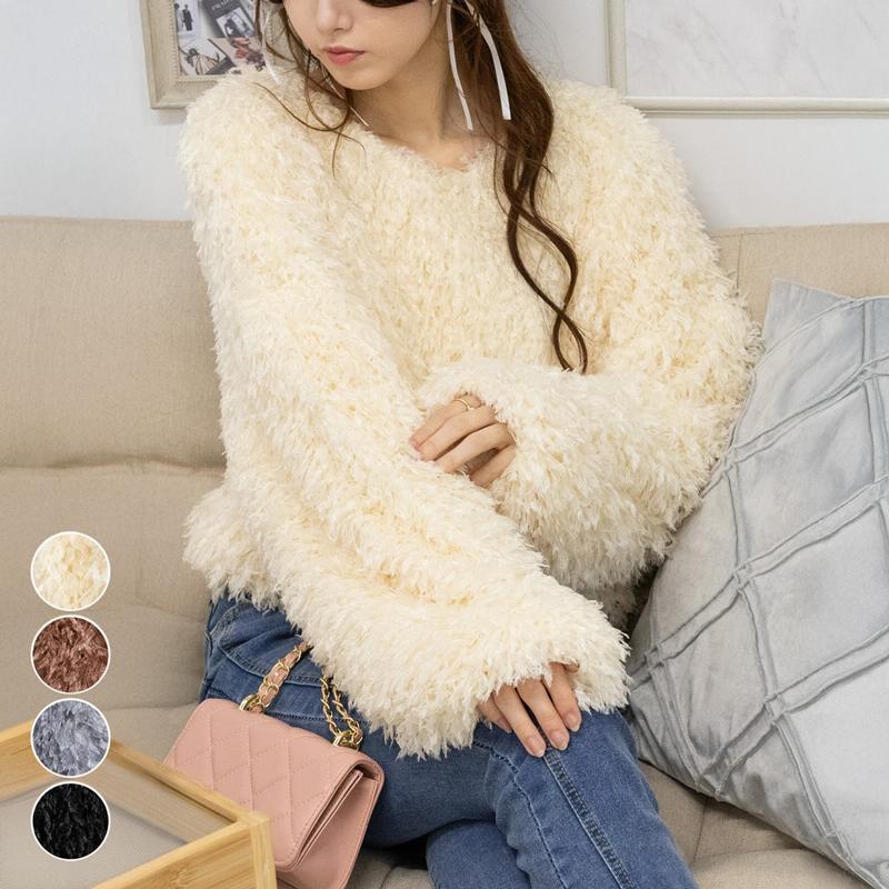 この秋冬のコーディネートに欠かせないボリュームシャギートップスが登場！ やわらかなシャギー素材とゆるっとしたオーバーサイズシルエットで、カジュアルにもフェミニンにも対応。 韓国風のトレンドコーデを楽しむなら、ショート丈ボトムスや厚底シューズ...