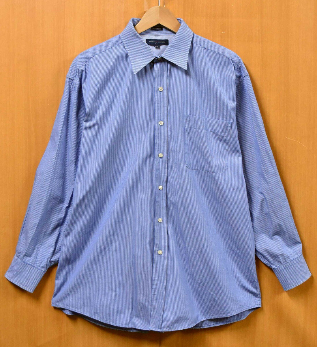 ■商品説明 USA古着「TOMMY HILFIGER」の長袖シャツです！とても良い雰囲気ですのでコーディネートのポイントとして大活躍してくれます！飽きの来ない1枚ですので本当にお勧めです！またサイズは大きめですのでジャストサイズの方はもちろ...
