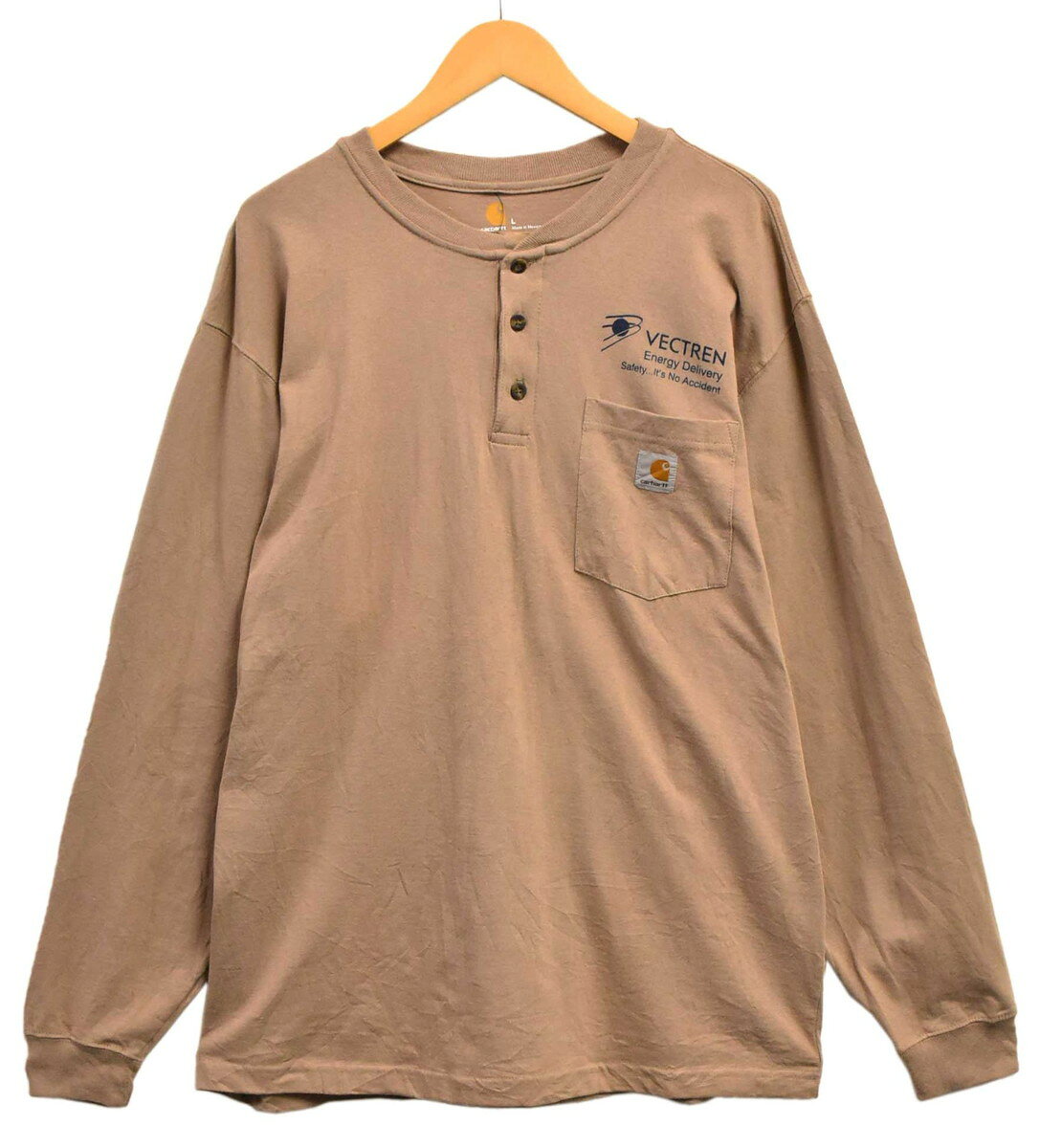 ■商品説明 「Carhartt」の長袖Tシャツです！シンプルなヘンリーネックや胸ポケットに企業物の別注プリントなどがとても良い雰囲気ですのでコーディネートの即戦力として大活躍してくれます！本当にお勧めです！ ■状態 USEDグレード［B］ ...
