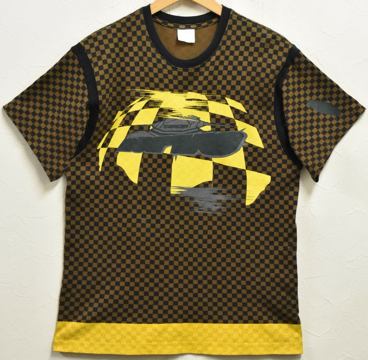 ■商品説明 「UNDERCOVER×SK8THING」の半袖Tシャツです！とても良い雰囲気ですのでコーディネートのポイントとして大活躍してくれます！本当にお勧めです！ ■状態 USEDグレード［B］ 1. ボディ：洗濯等による色あせ/色ムラ...