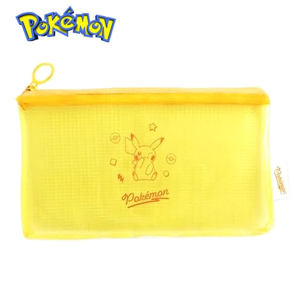 ●ポケモンのクリアフラットポーチ ●小物を入れてもよし、ペンケ－スもOK ■本体サイズ：約H110×W200×D20 ■素材：PVC・クリアターポリン ■重量：約30g ※商品画像はイメージです。実際とは異なる場合があります。
