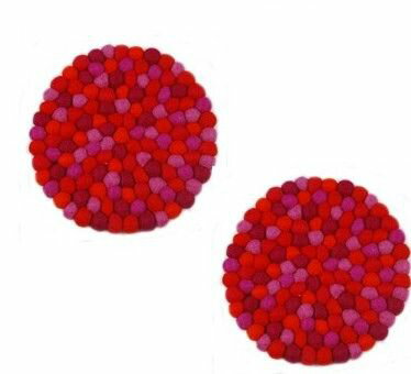 1個から紙袋等でのラッピングが可能です メーカー DEKORANDO（デコランド）　フィンランド デザイン アンネ・ウラモ、エリナ・クナス、サリー・カネルバ サイズ W10cm×D1.5cm×H10cm 素材 羊毛100％（ニュージーランド...