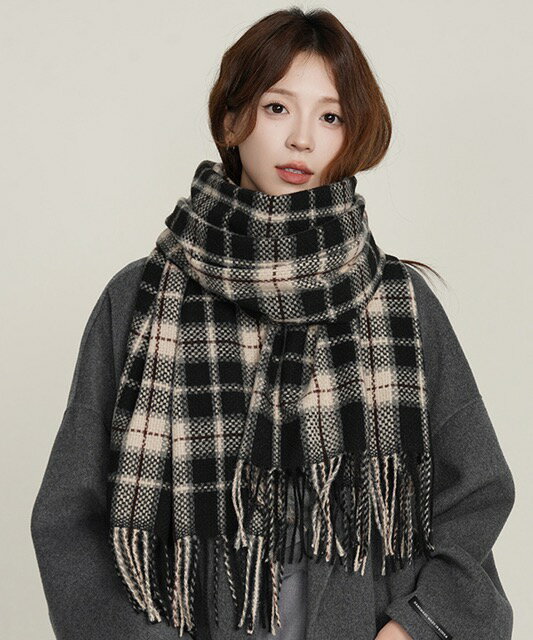 商品情報サイズ/寸法(約)全長200cm(フリンジ9cmを含む)×横幅69cm素材/材質ポリエステル65%、アクリル35%仕様伸縮性：なし透け感：なしカラーブラックブラウングリーンピンク注意※モニター発色の具合により色合いが異なる場合がござ...